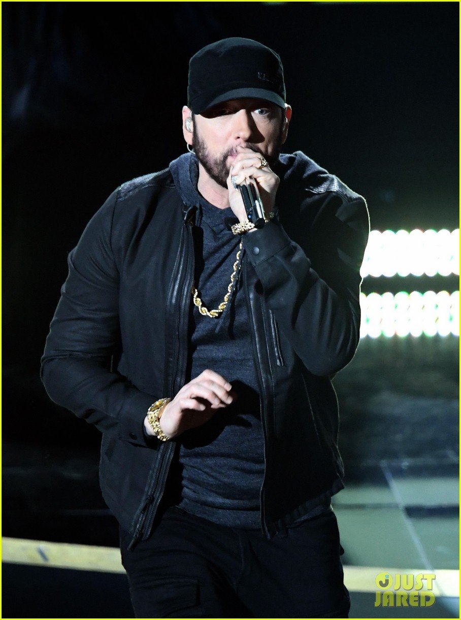 Eminem Makes Surprise Appearance at Oscars 2020 to Perform 'Lose ...