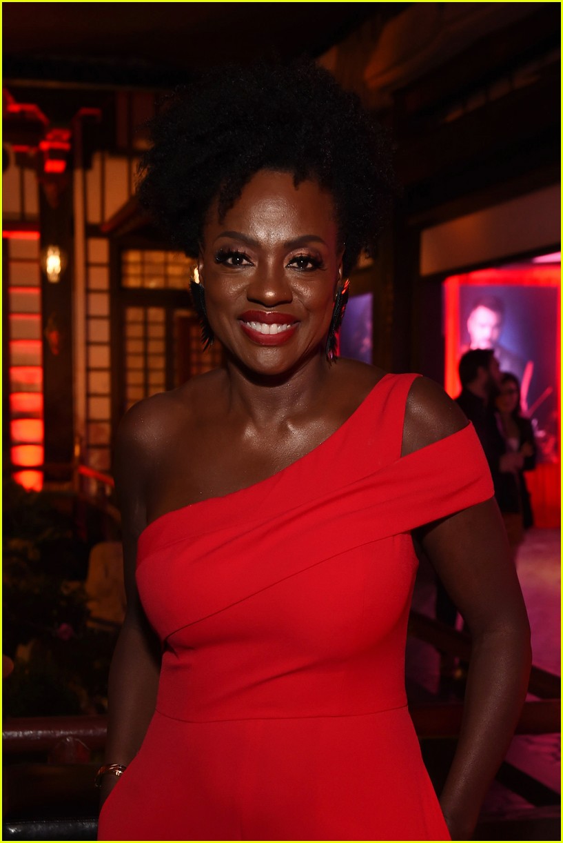 Viola Davis Joins 'How to Get Away With Murder' Cast at Series Wrap ...