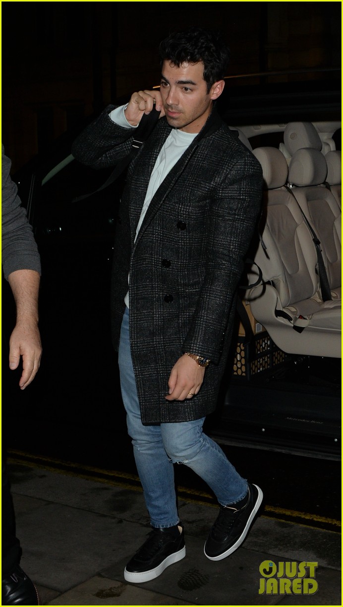 Jonas Brothers Arrive Back in London After Performing in Dublin: Photo ...