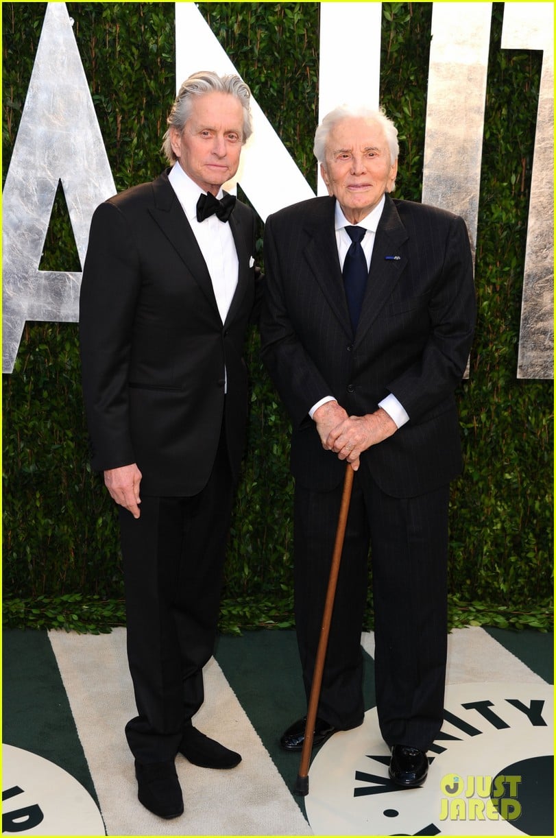 Kirk Douglas Dies at 103, Son Michael Douglas Confirms: Photo 4430161 ...