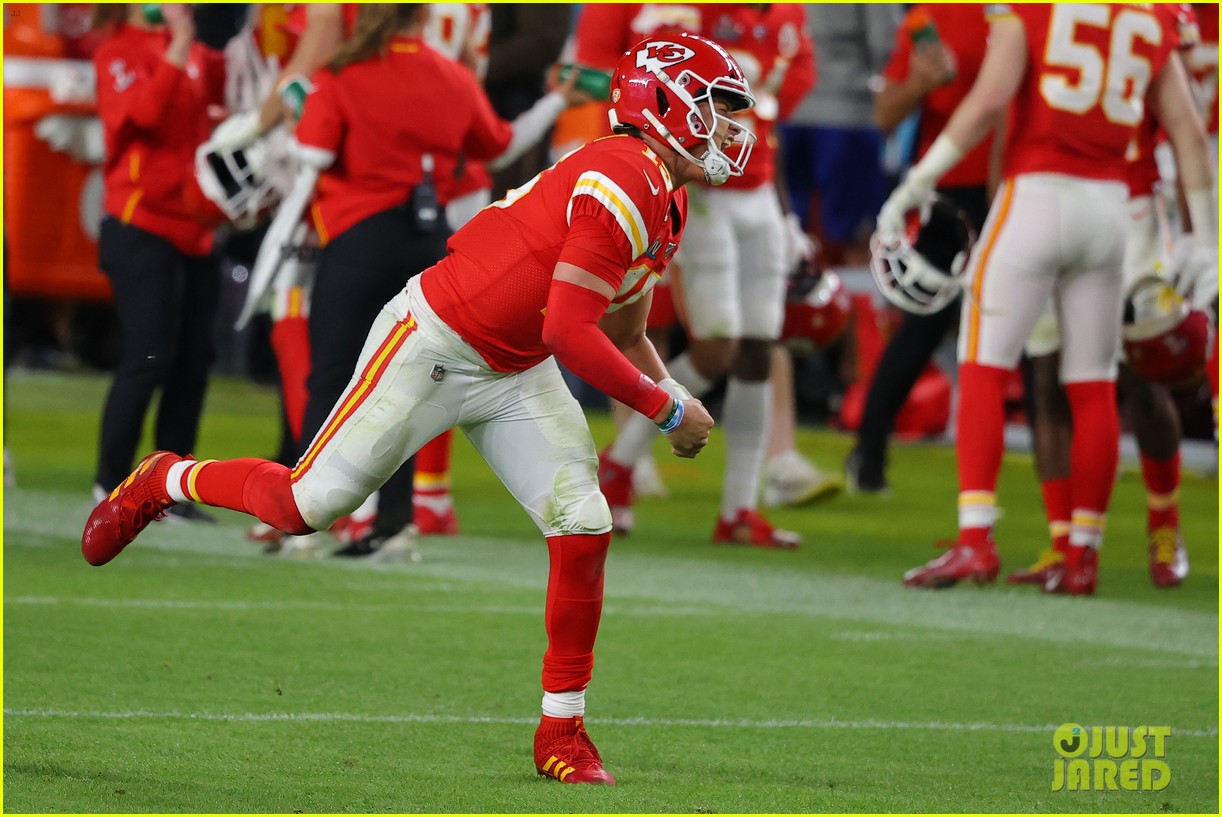 Patrick Mahomes Makes History with MVP Title at Super Bowl 2020!: Photo ...