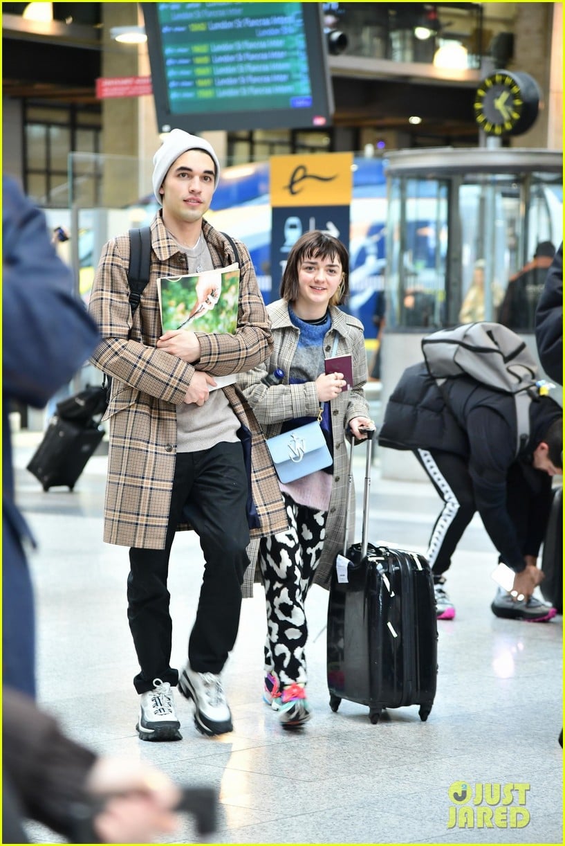 Maisie Williams' Boyfriend Reuben Selby Playfully Hides Her Face at ...