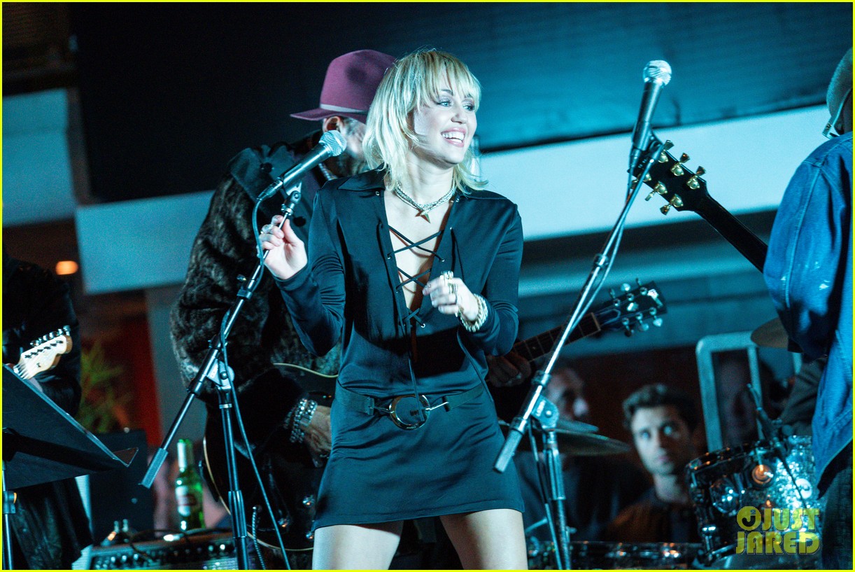 Miley Cyrus Covers The Doors' 'Roadhouse Blues' At 'Morrison Hotel ...