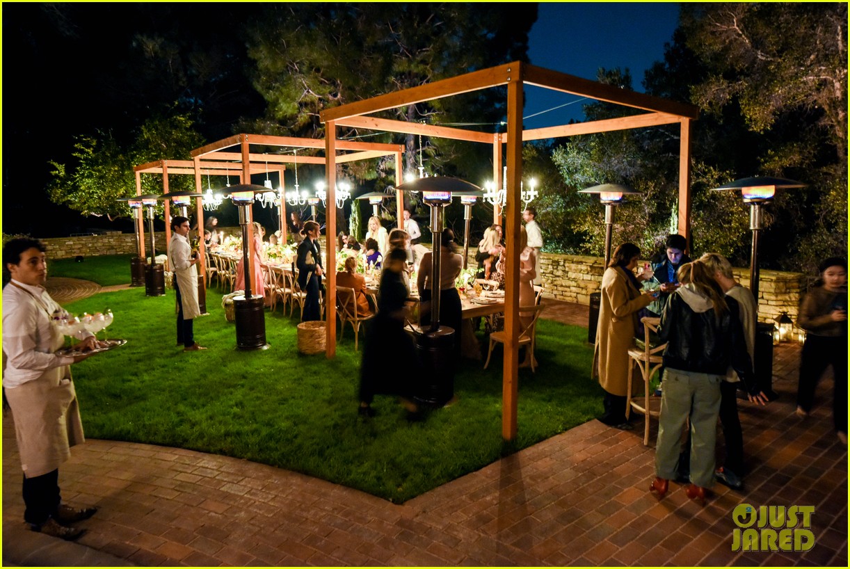 Gwyneth Paltrow Hosts Makeup-Free Goop Dinner Party With Kate Hudson ...