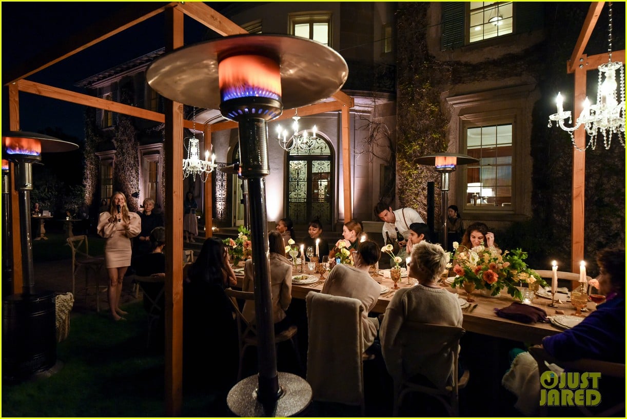 Gwyneth Paltrow Hosts Makeup-Free Goop Dinner Party With Kate Hudson ...