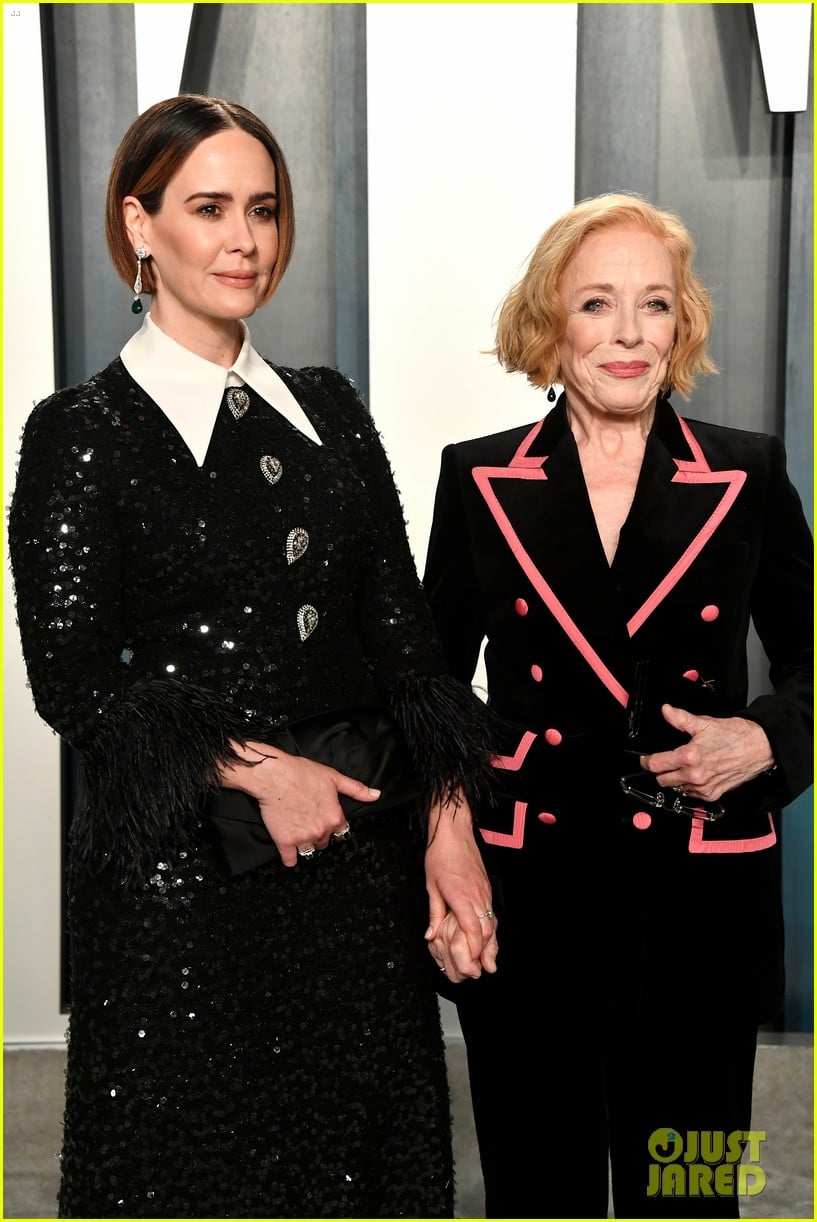 Sarah Paulson & Girlfriend Holland Taylor Couple Up for Vanity Fair ...