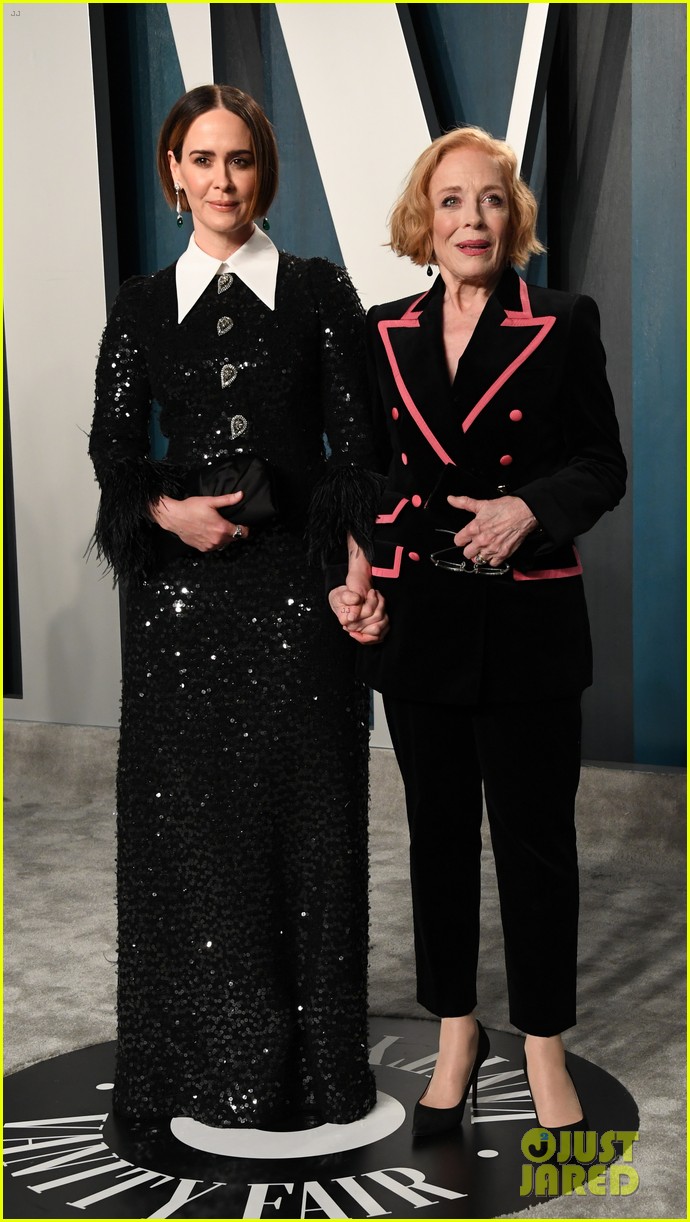 Sarah Paulson & Girlfriend Holland Taylor Couple Up for Vanity Fair ...