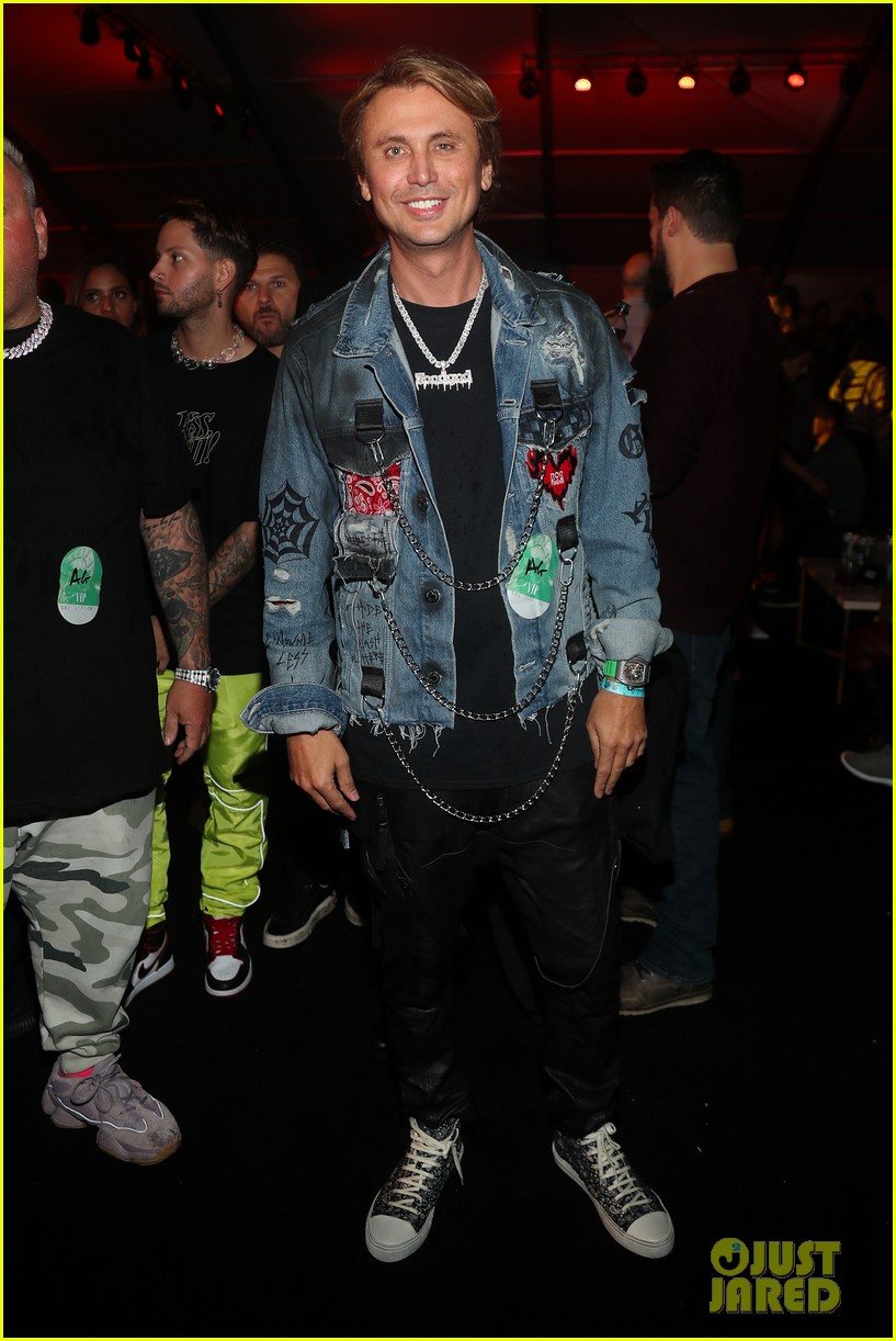 Post Malone Performs at Super Bowl Party Hosted by Kevin Hart!: Photo ...