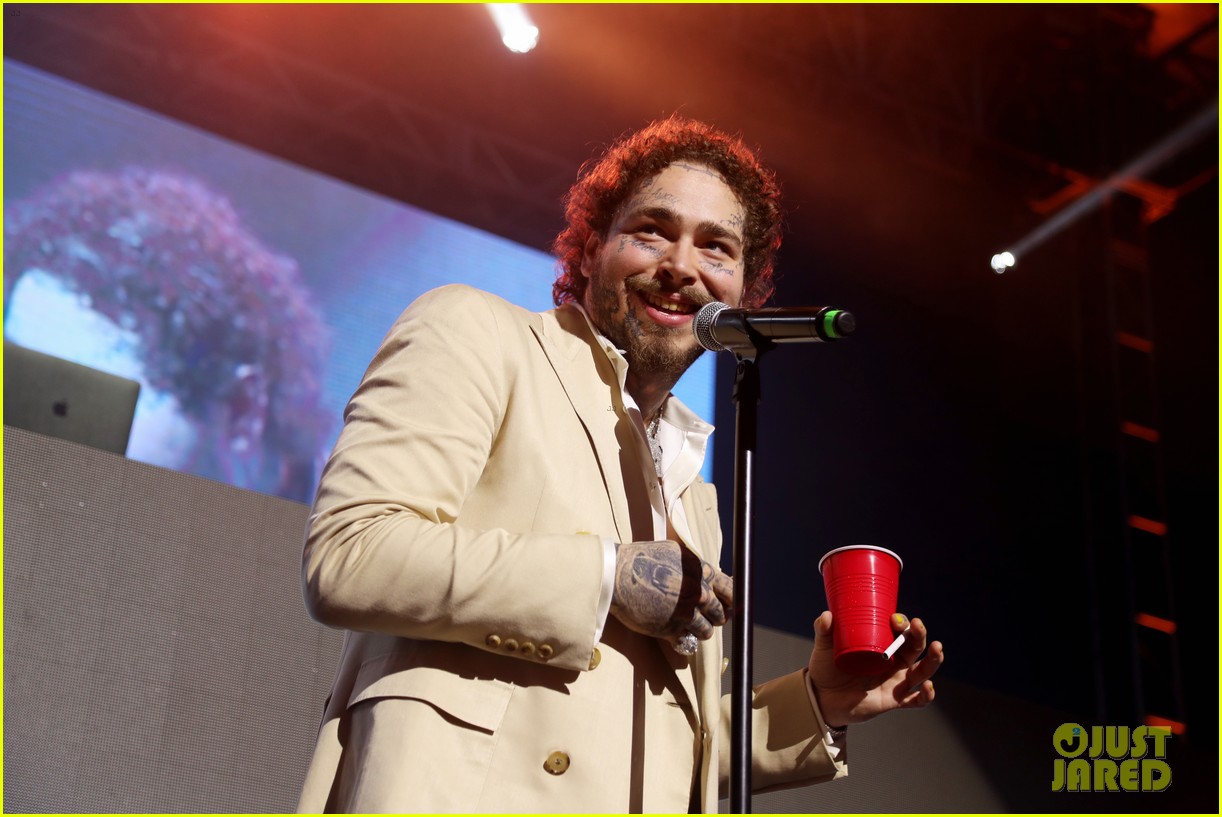 Post Malone Performs at Super Bowl Party Hosted by Kevin Hart!: Photo ...