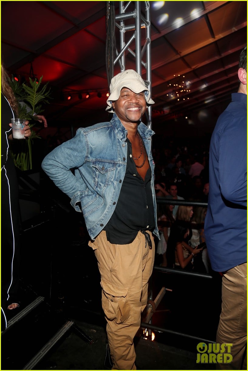 Post Malone Performs at Super Bowl Party Hosted by Kevin Hart!: Photo ...