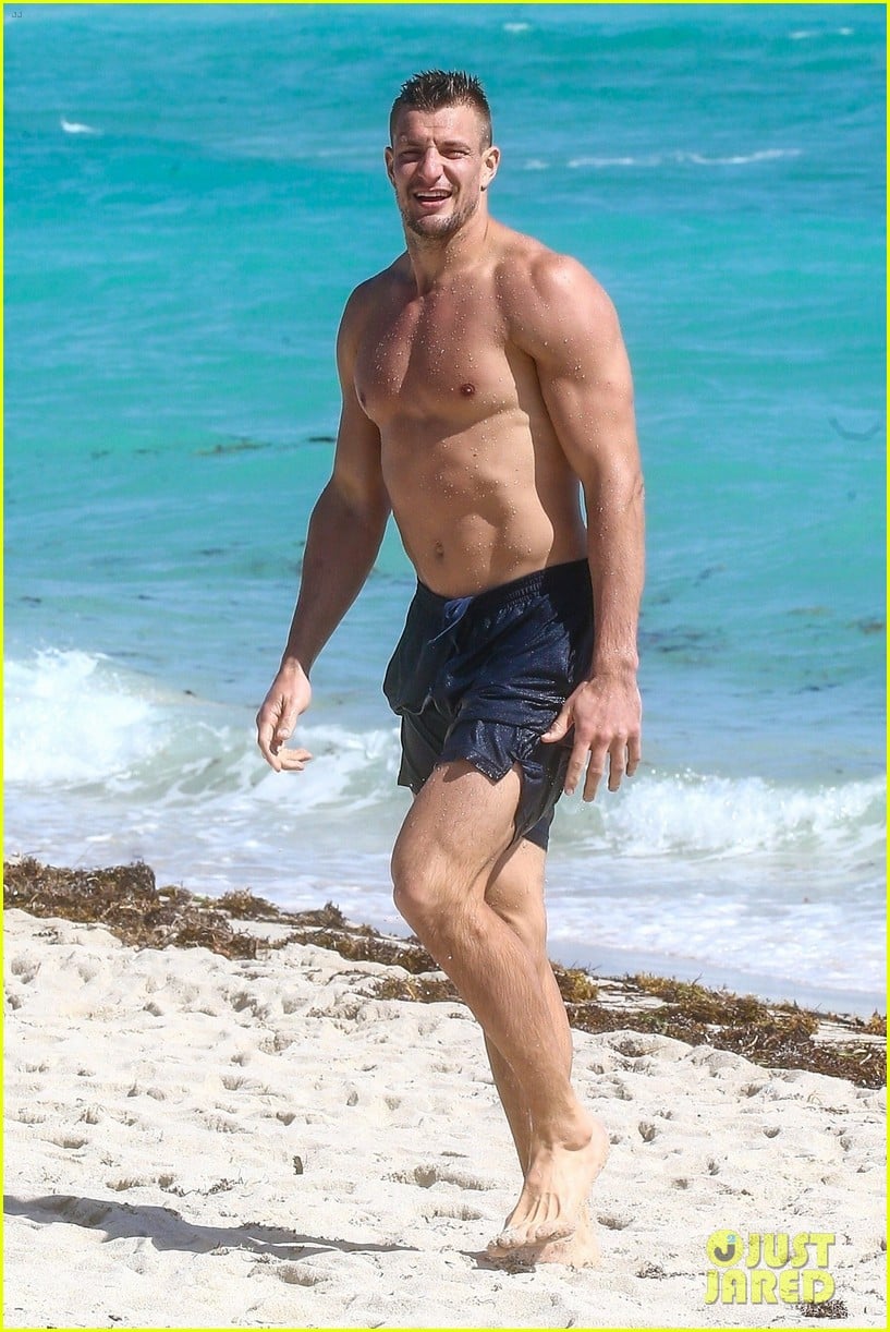 NFL's Rob Gronkowski Looks Like He Doesn't Miss a Day at the Gym ...