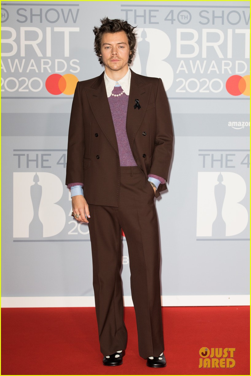 Harry Styles Mugged at Knifepoint, Hits BRIT Awards 2020 Red Carpet ...