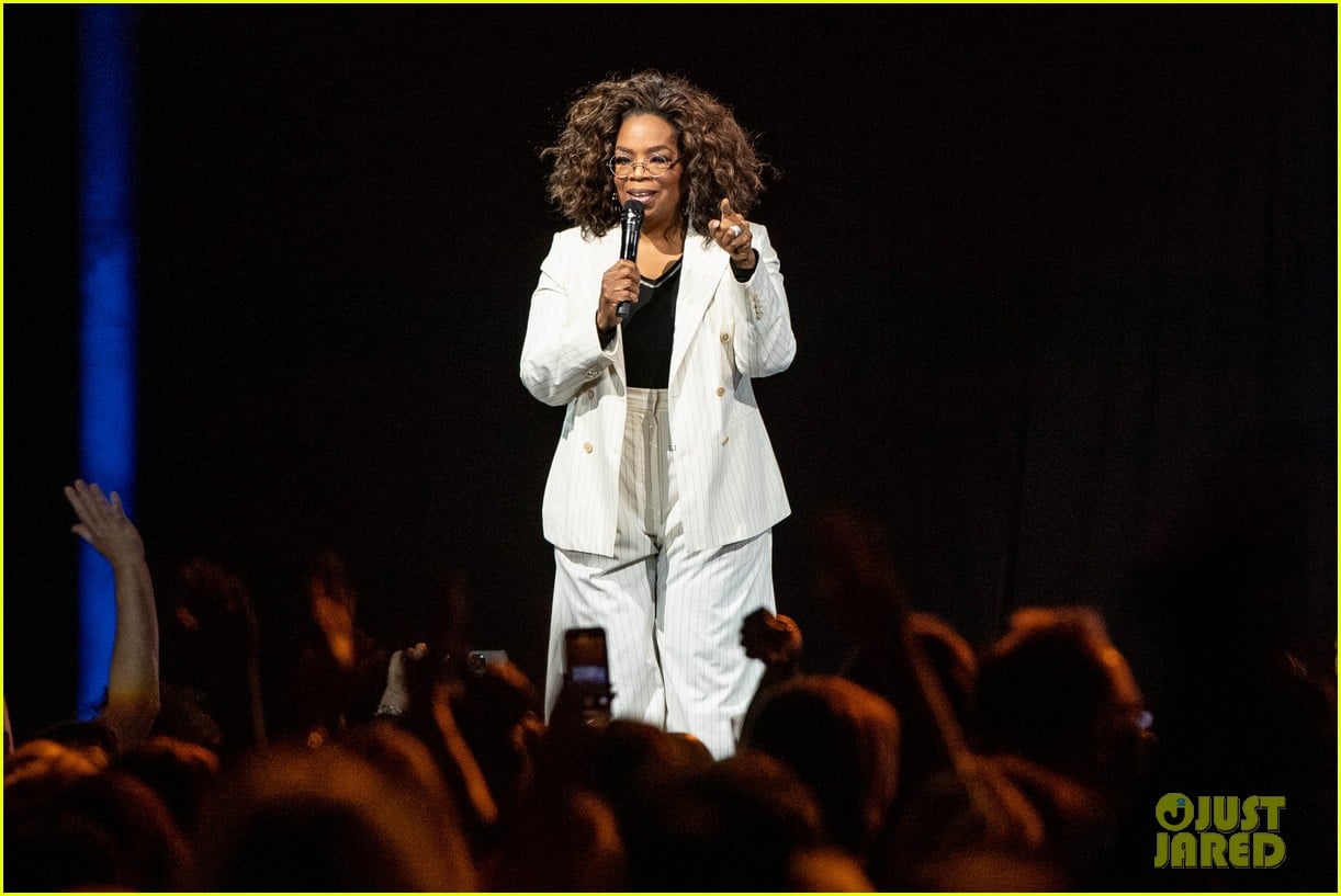 Oprah Winfrey Falls On Stage While Talking About Balance: Photo 4444217 ...