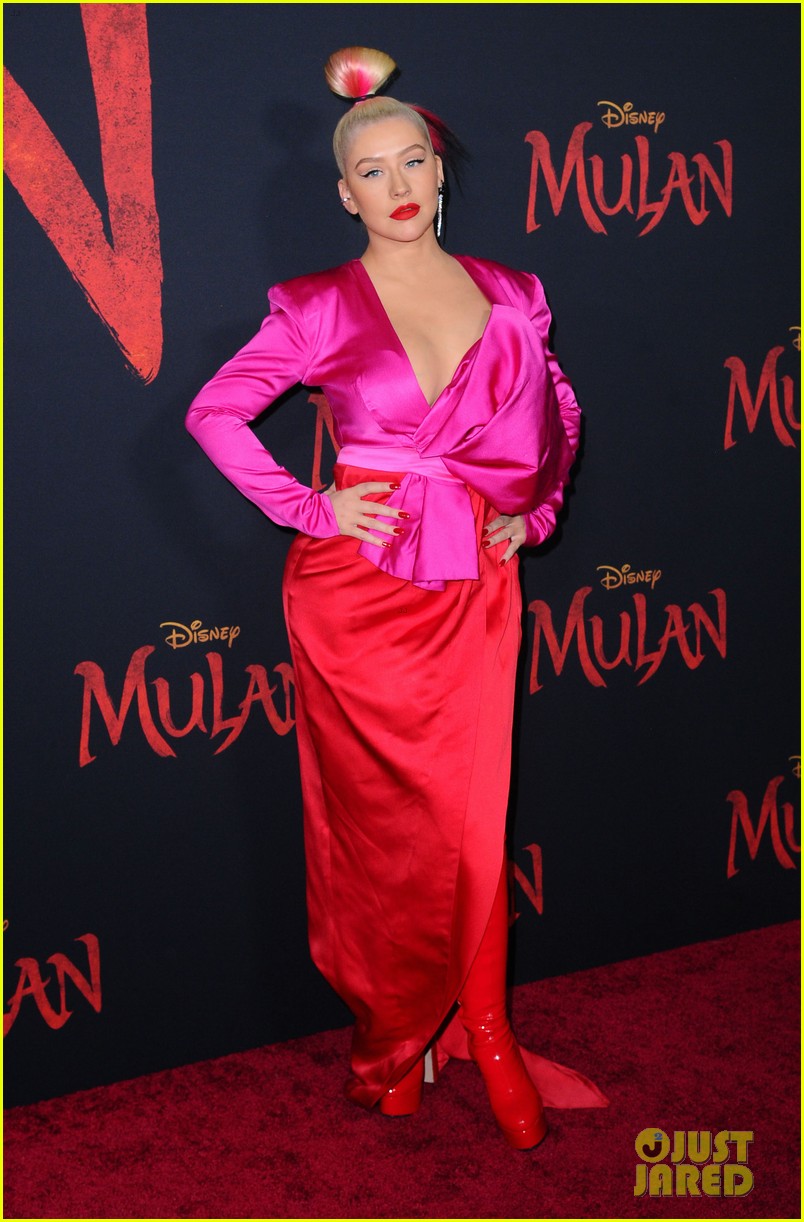 Christina Aguilera Matches Her Hair to Pink Outfit at 'Mulan' Premiere ...