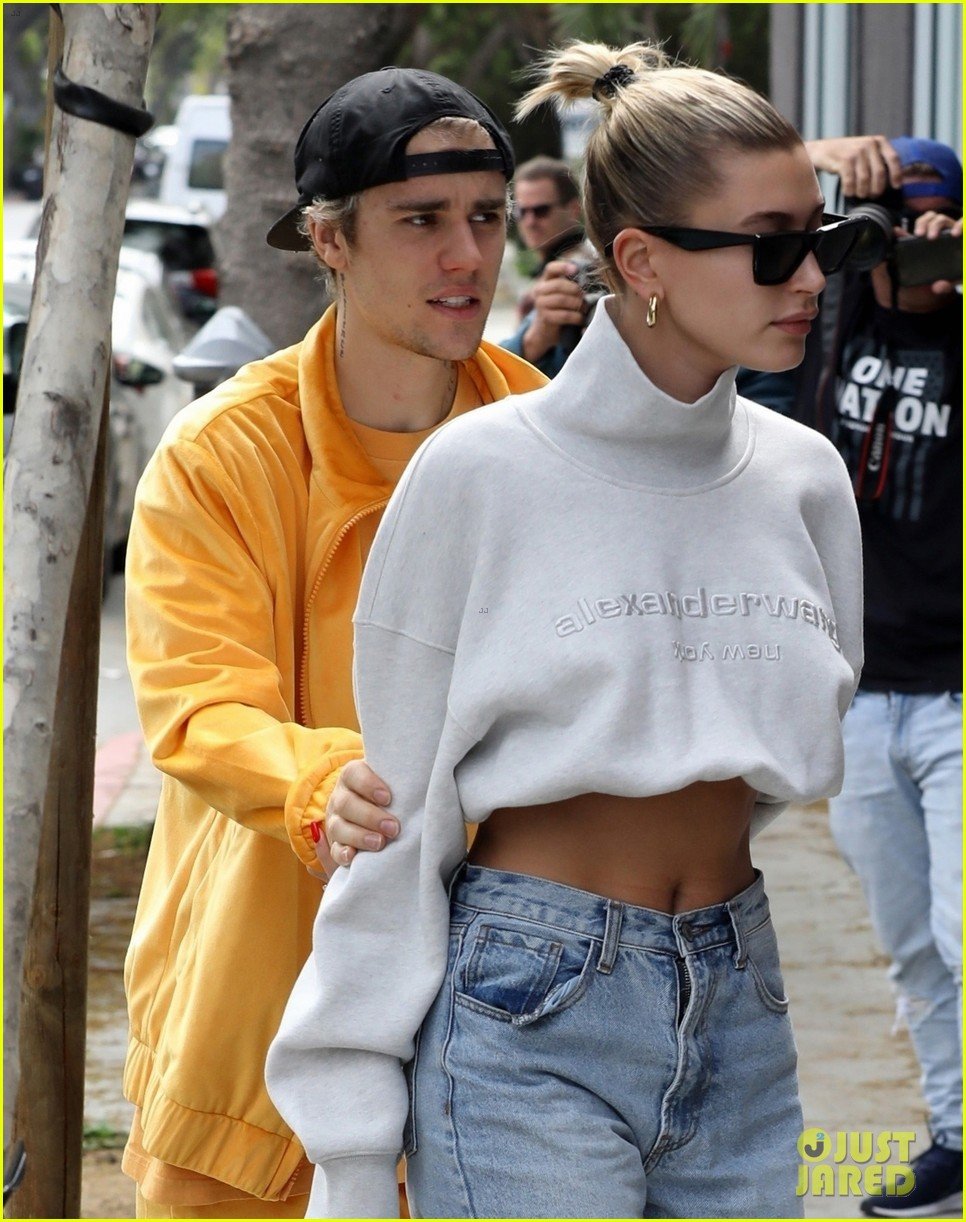 Hailey Bieber Thanks Justin For 'Putting a Smile' on Her Face in Sweet ...