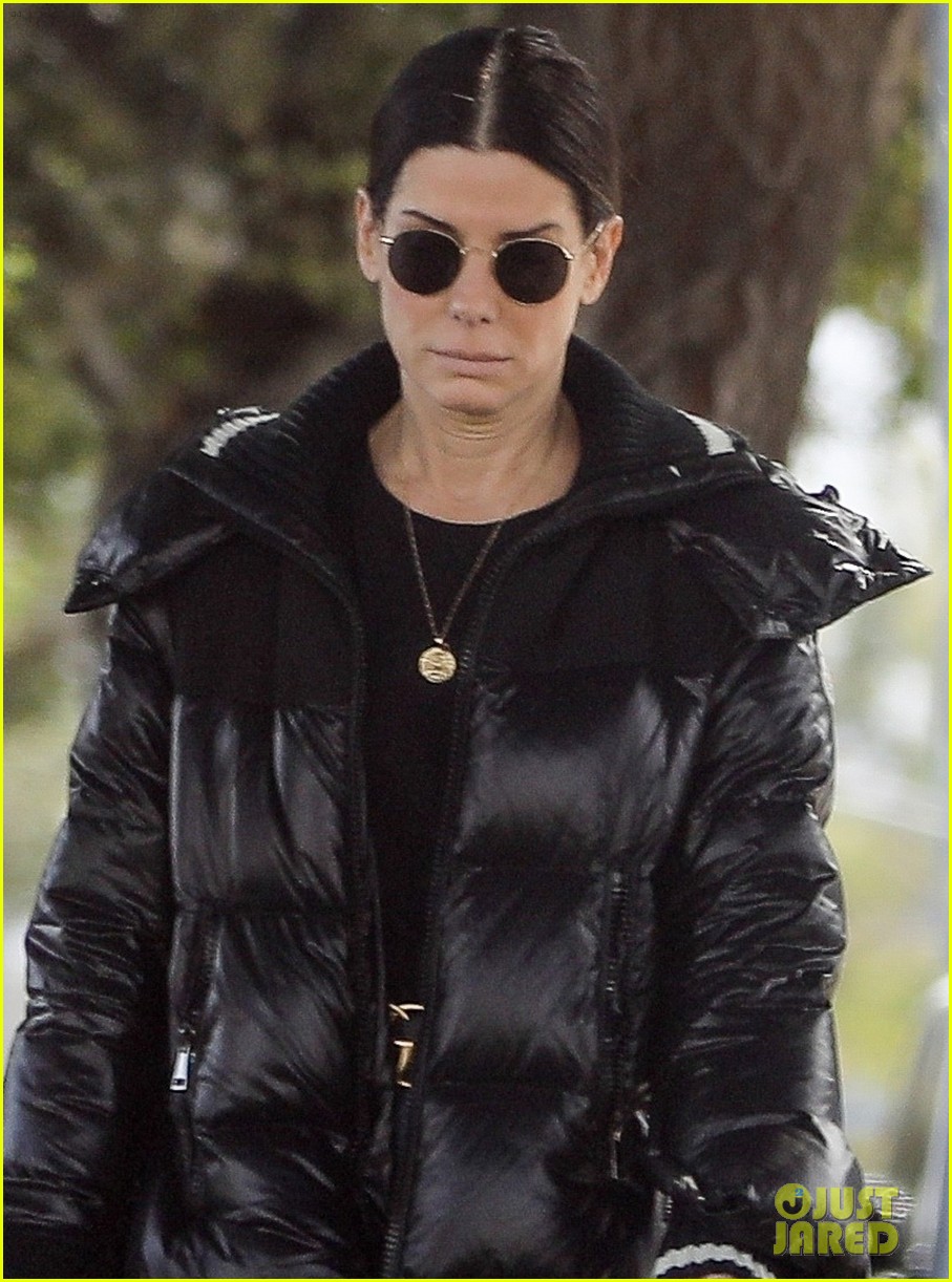Sandra Bullock Bundles Up While Taking Her Dog for a Walk: Photo ...