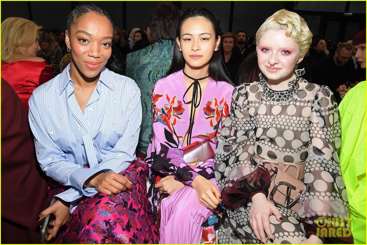 Caitriona Balfe Looks Royal in Blue at Valentino's Paris Fashion Week ...