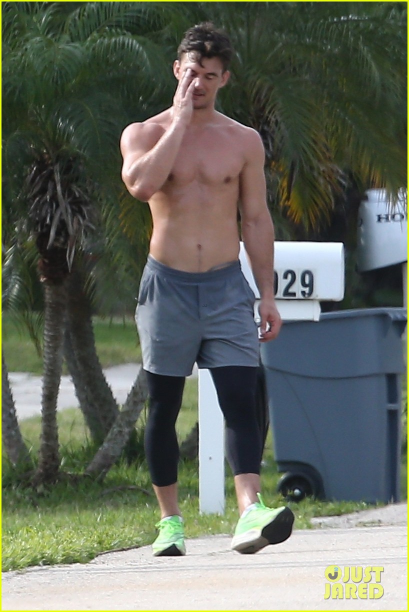 Tyler Cameron Goes for a Shirtless Jog With a Future 'Bachelorette ...