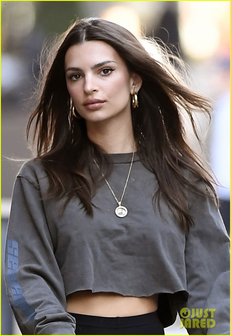 Emily Ratajkowski Shares Her Morning Routine While Social Distancing ...