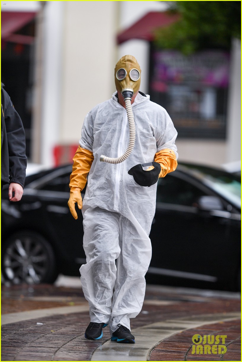 Howie Mandel Wears Hazmat Suit & Gas Mask to 'AGT': Photo 4448301 ...