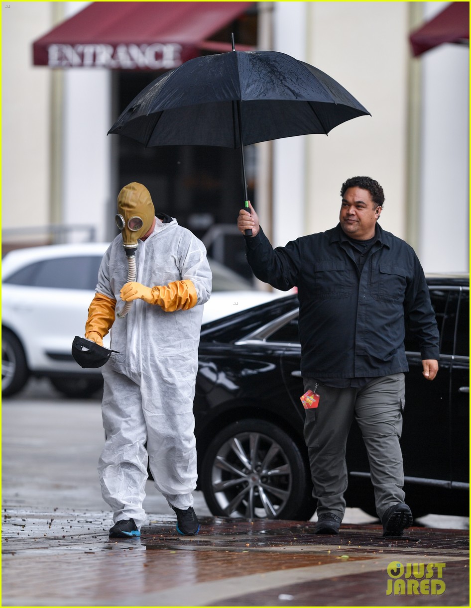 Howie Mandel Wears Hazmat Suit & Gas Mask to 'AGT': Photo 4448302 ...
