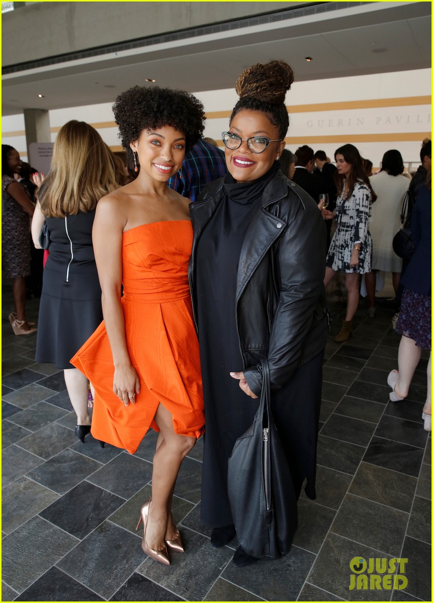 Andie MacDowell Supported By Kids Justin, Rainey, & Margaret Qualley at ...