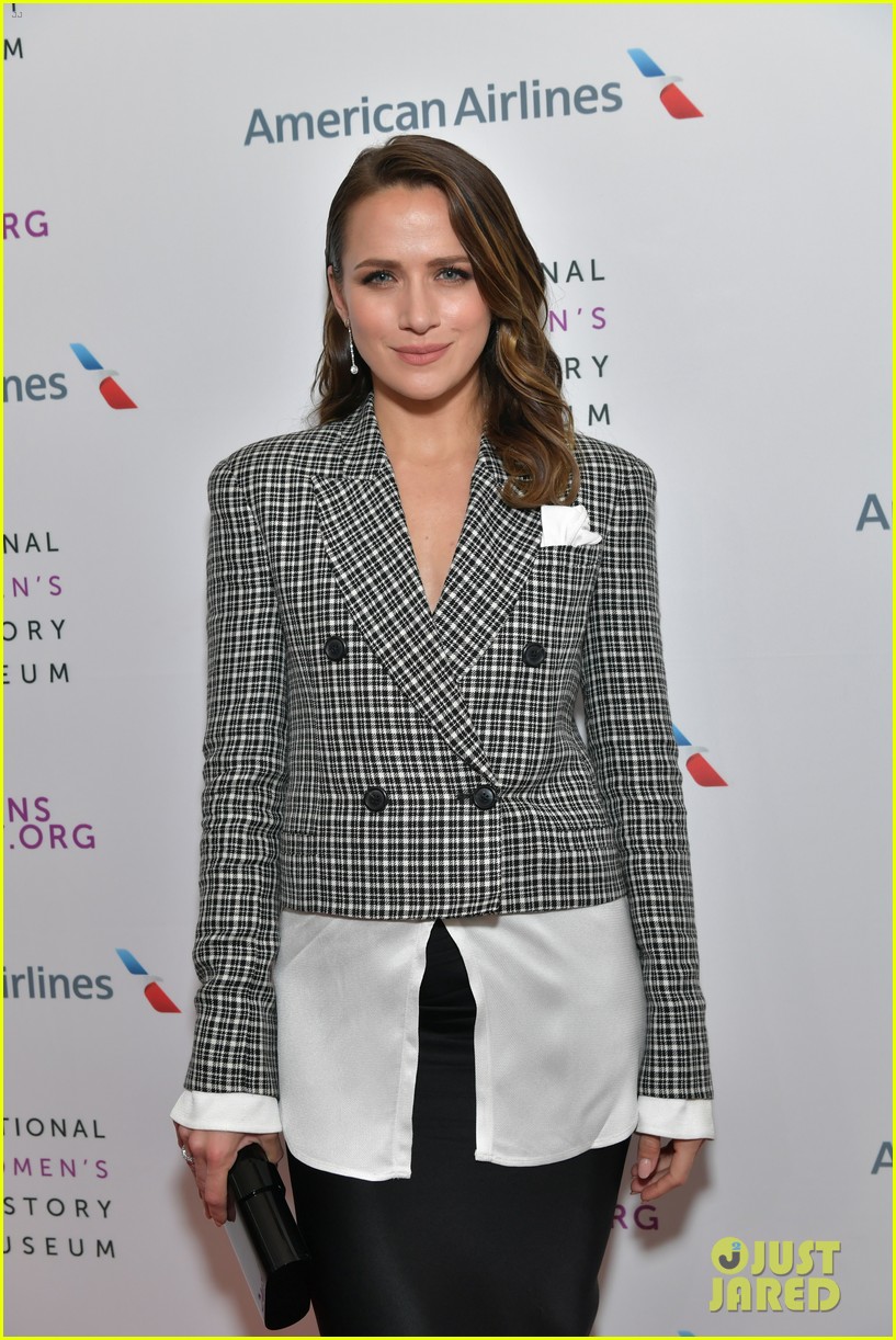 Andie MacDowell Supported By Kids Justin, Rainey, & Margaret Qualley at ...