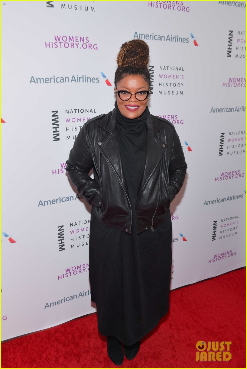 Andie MacDowell Supported By Kids Justin, Rainey, & Margaret Qualley at ...