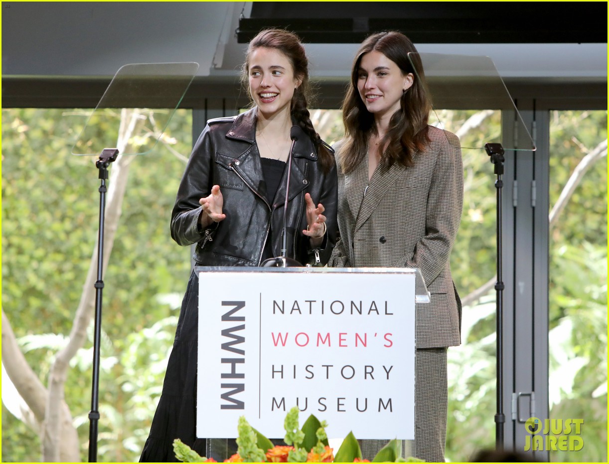 Andie MacDowell Supported By Kids Justin, Rainey, & Margaret Qualley at ...