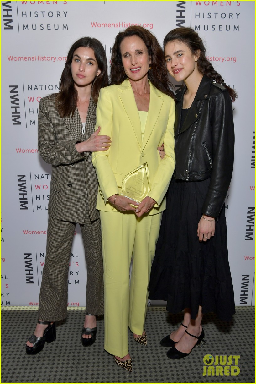 Andie MacDowell Supported By Kids Justin, Rainey, & Margaret Qualley at ...