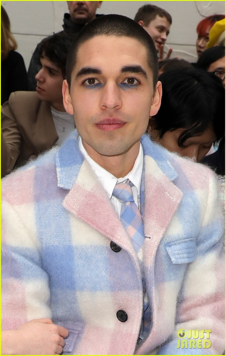 Maisie Williams & Boyfriend Reuben Selby Are Taking Paris Fashion Week ...