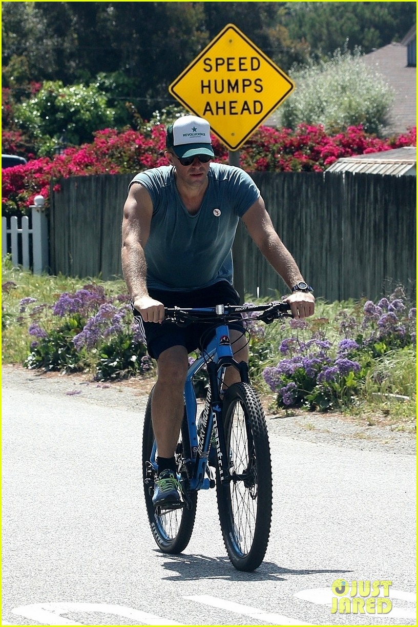 Photo: chris martin april 2020 01 | Photo 4456591 | Just Jared ...