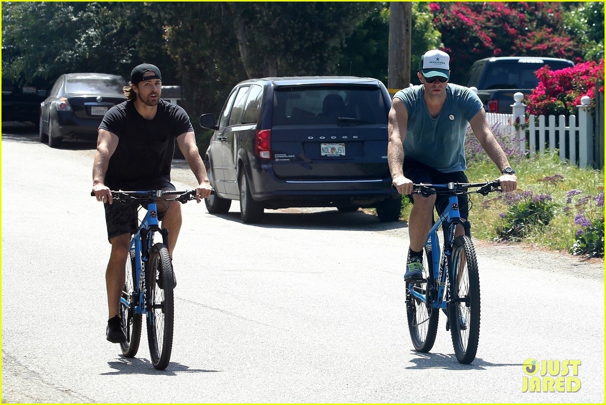 Chris Martin Shows Off His Muscles on a Bike Ride in Malibu: Photo ...