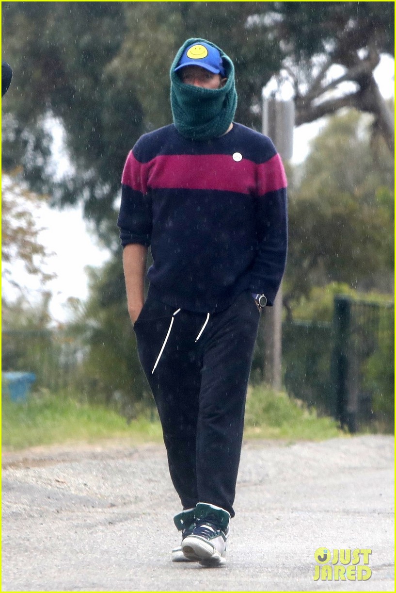 Chris Martin Covers Up in a Scarf While on a Stroll With a Friend Amid ...
