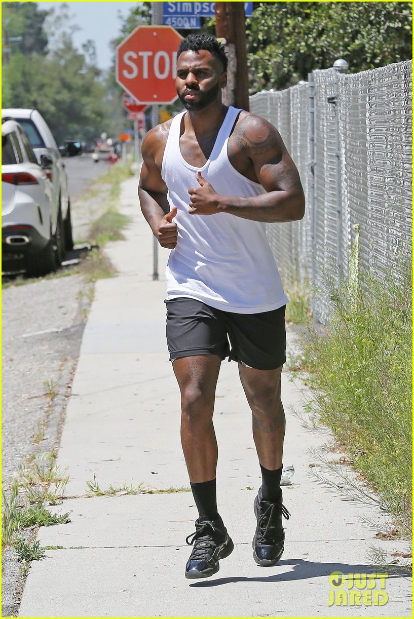 Jason Derulo Seemingly Shaves Off His Eyebrow After Losing a Bet: Photo ...