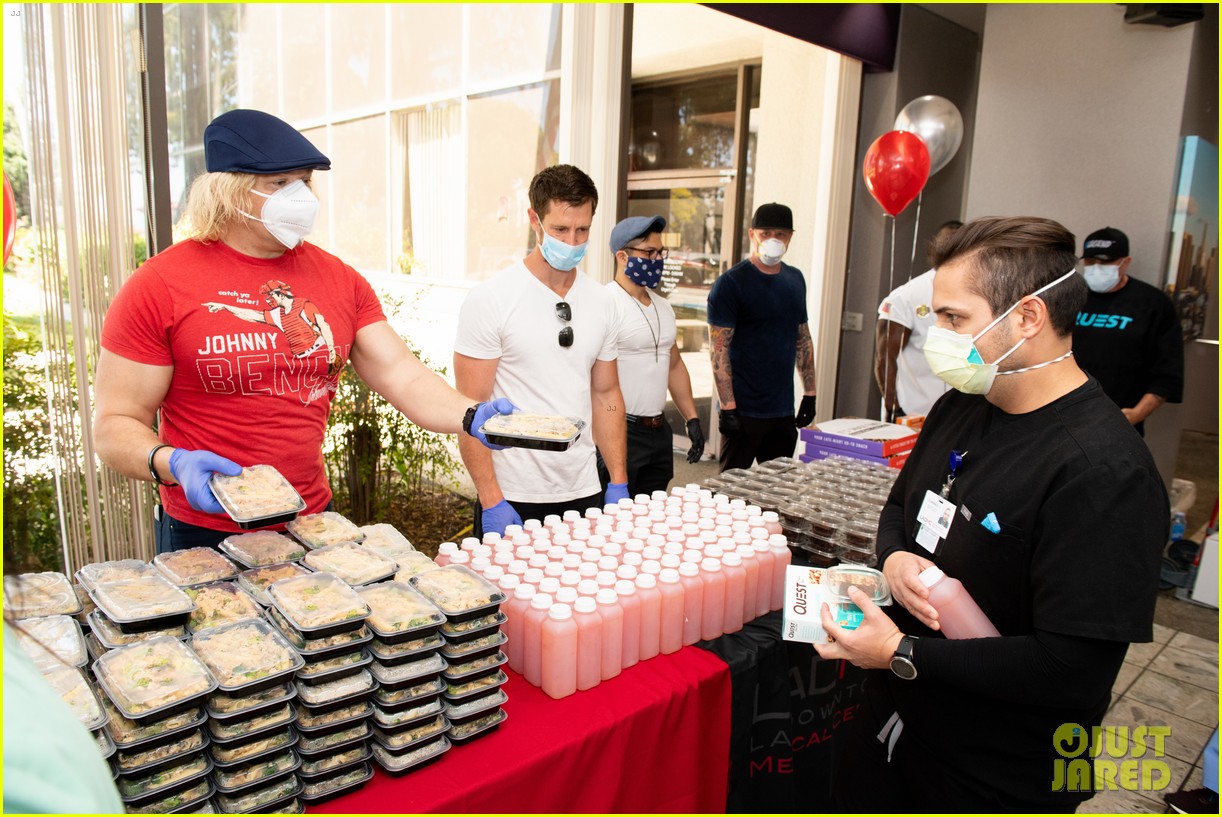 Jason Dohring Teams Up With Eric The Trainer To Hand Out Meals to ...