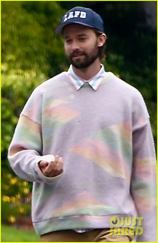 Katherine Schwarzenegger & Family Practice Social-Distancing on Easter ...