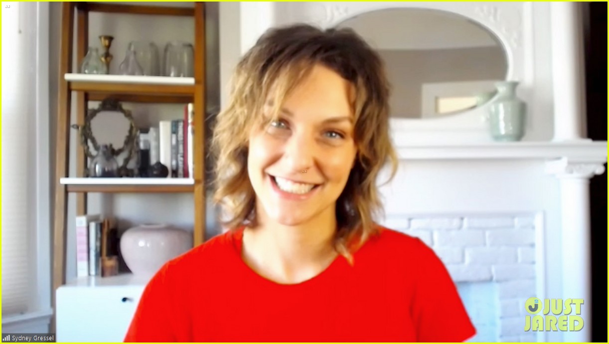 Mark Wahlberg Goes Shirtless To Surprise Melissa McCarthy on 'Ellen at ...