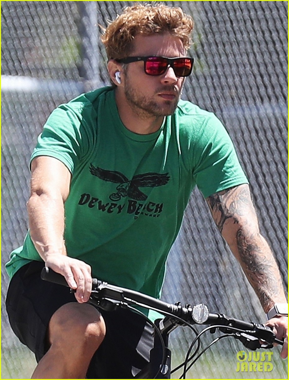 Ryan Phillippe Goes For Saturday Afternoon Bike Ride: Photo 4455945 ...