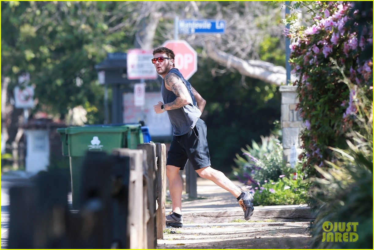 Ryan Phillippe Shows Off Toned Muscles During a Jog: Photo 4452413 ...