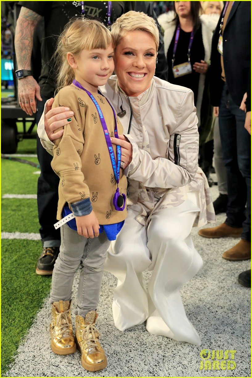 Photo: pink with kids willow jameson 13 | Photo 4452517 | Just Jared ...
