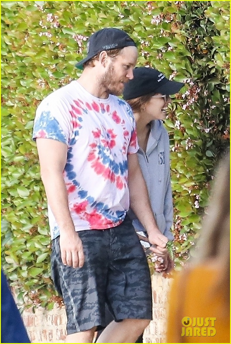 Chris Pratt Holds Hands with Katherine Schwarzenegger On a Sunset ...