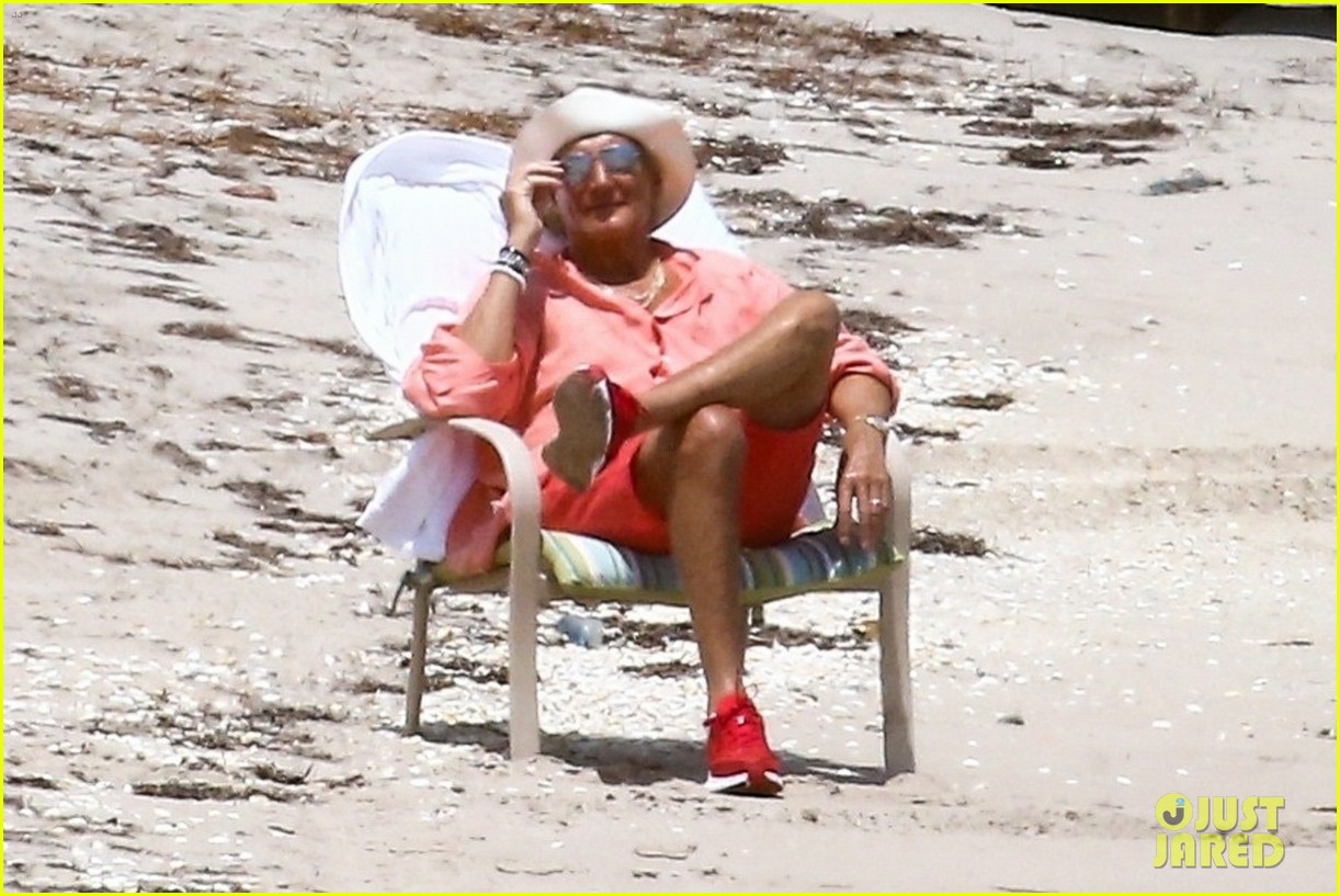 Rod Stewart Sits On a Beach All By Himself in Florida (Photos): Photo ...