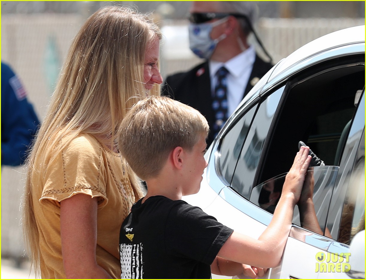 Astronauts Bob Behnken & Doug Hurley Say Goodbye to Families from a ...