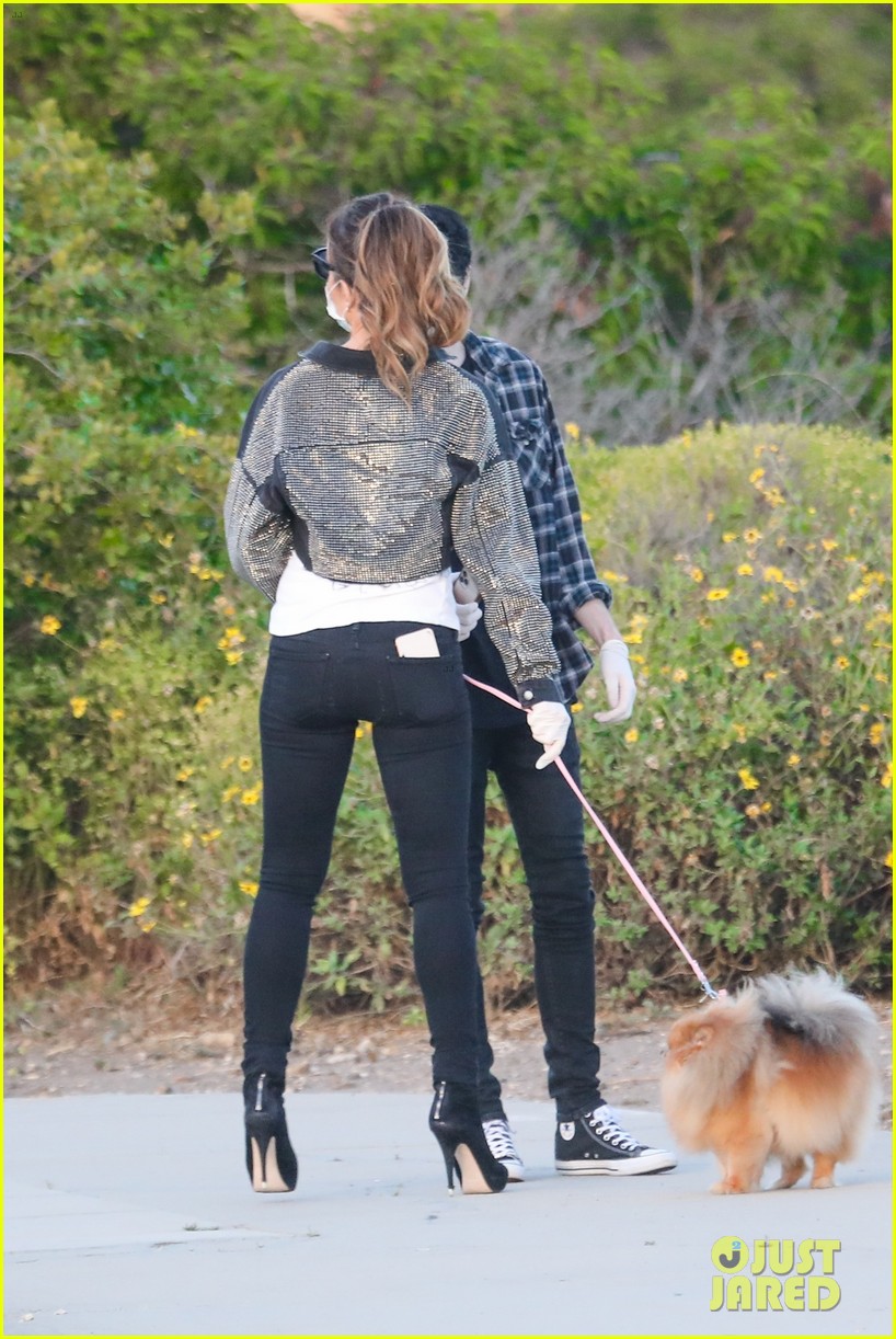Kate Beckinsale Goes For a Sunset Walk with Boyfriend Goody Grace ...