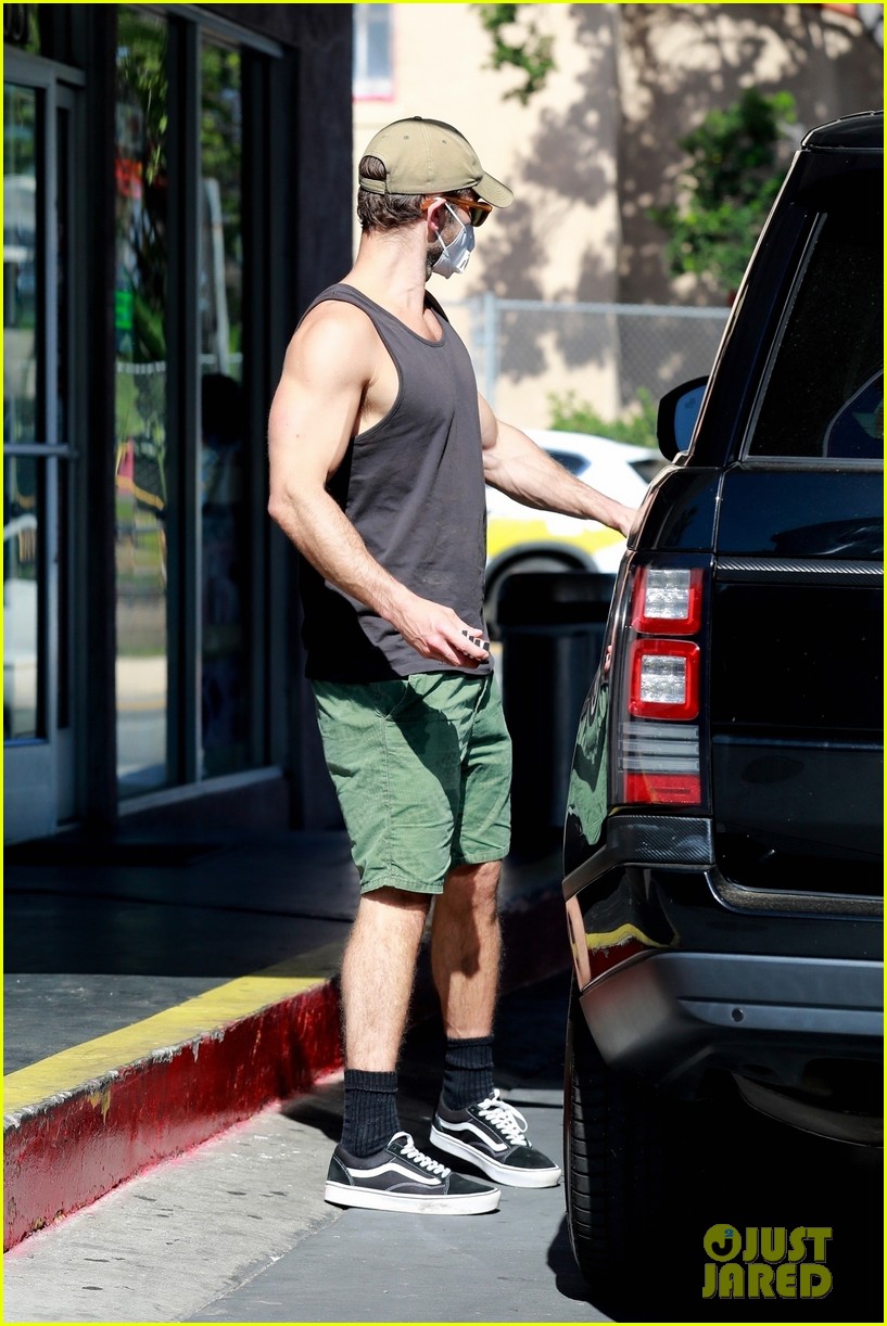 Chace Crawford Puts Massive Muscles on Full Display While Wearing a ...