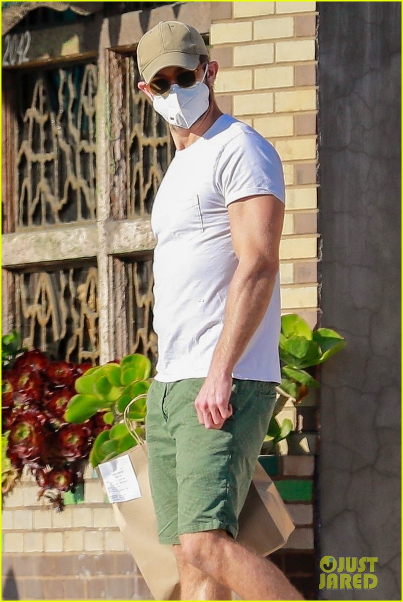 Chace Crawford Picks Up Takeout Food While Looking So Fit: Photo ...