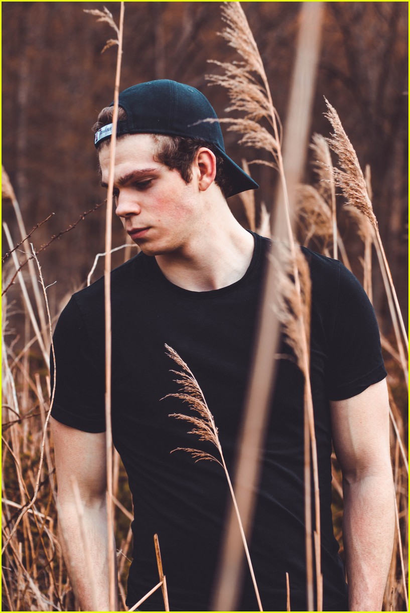 Meet Young Hollywood's Daniel Diemer, Netflix's New Leading Man From ...