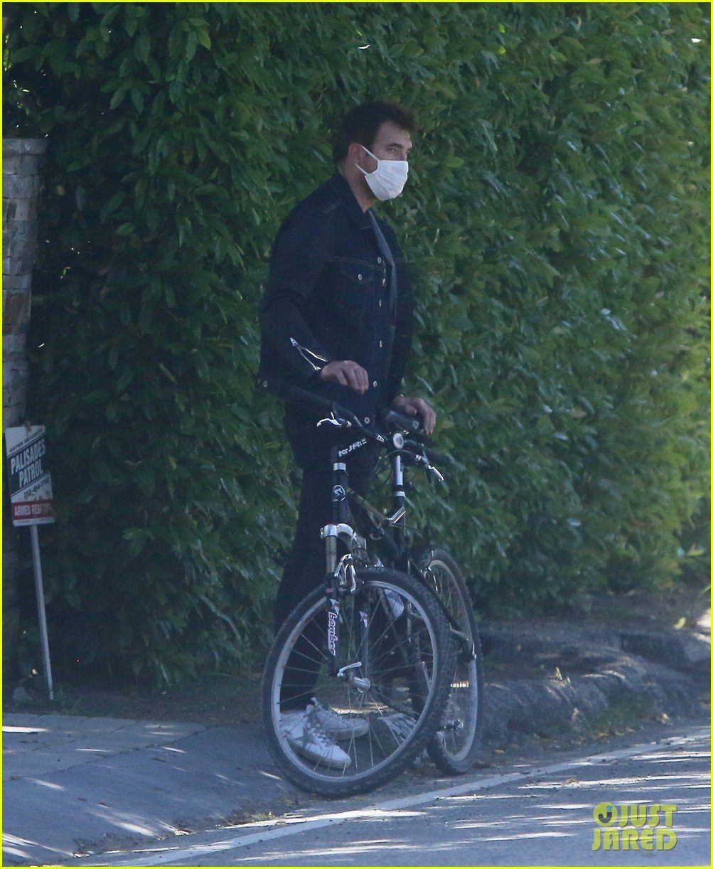 'Hollywood' Star Dylan McDermott Goes for a Bike Ride Amid Pandemic ...