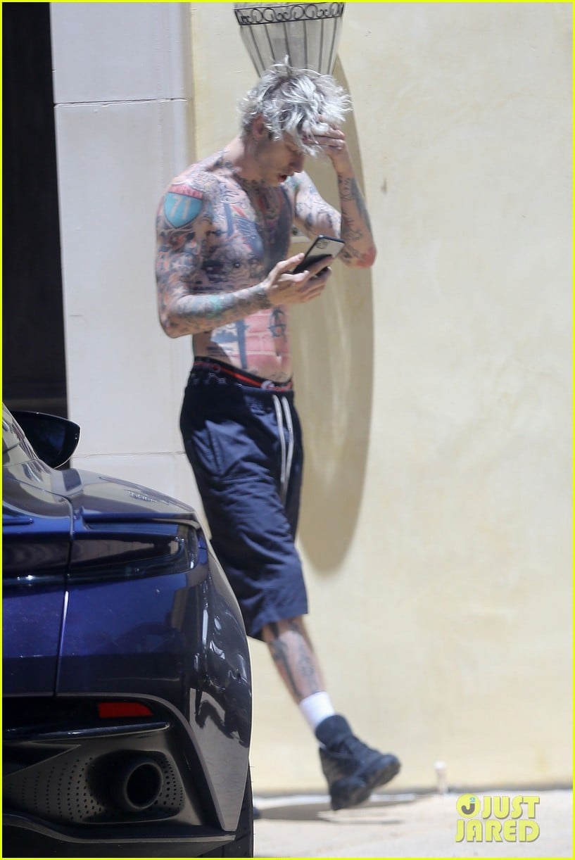 Machine Gun Kelly Shows Off His Tattoos Shirtless While Hanging Out in ...